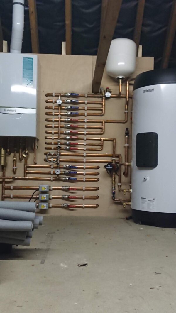 Vaillant IQ boiler and Vaillant unvented cylinder - Hartswood Heating
